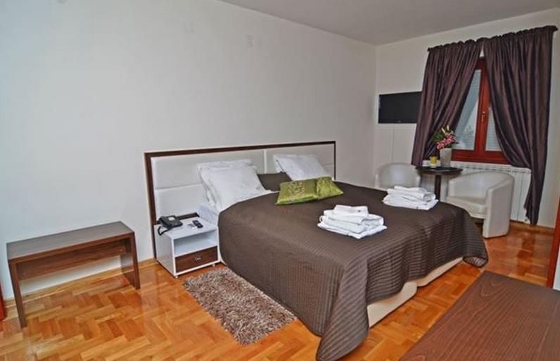 Kuca od 450m2 Vrnjacka Banja | Kraljevo Kuca od 450m2 Vrnjacka Banja | Kraljevo